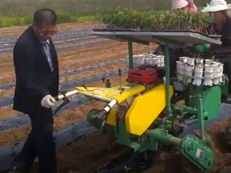 Self-propelled transplanter machine | vegetable transplanter