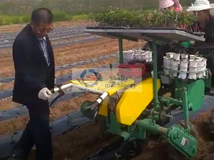 Self-propelled transplanter machine | vegetable transplanter
