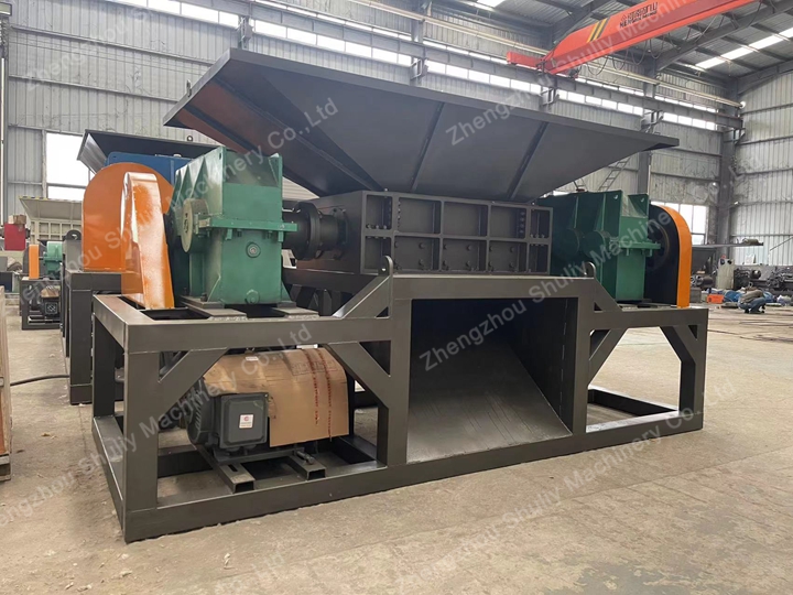 Large-yield waste paper shredder for paper recycling